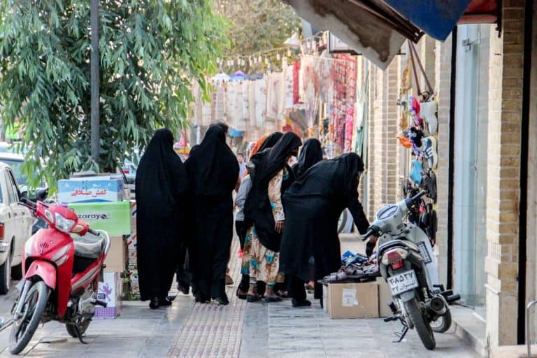 Iran Dress Code - What to Wear in Iran Like a Local