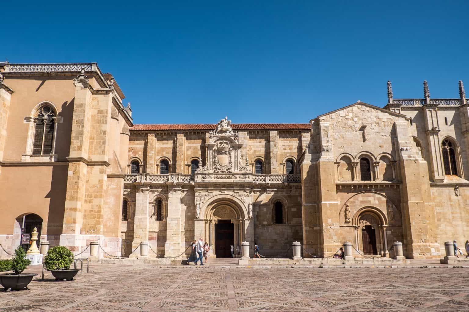 Things to Do in León, Spain – Empire, Kingdom and Camino